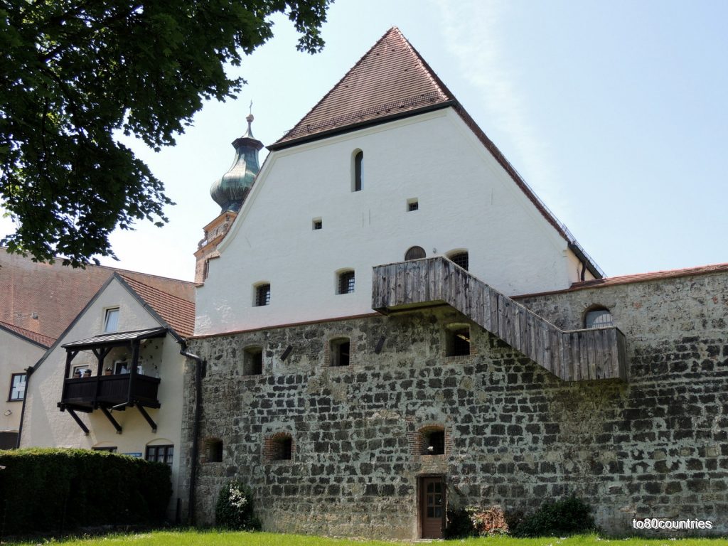 Mühldorf und die Klöster Au und Gars am Inn - to eighty countries